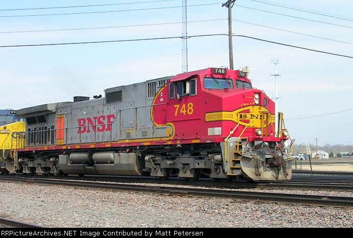 BNSF 748
